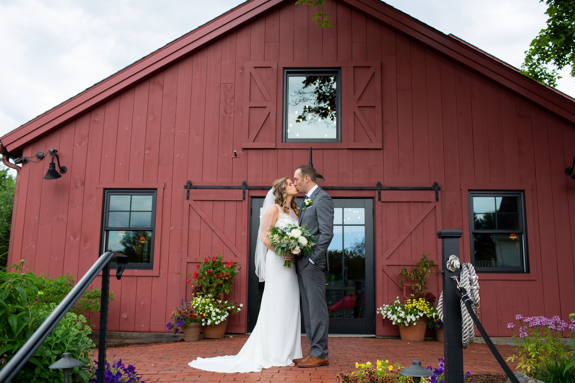 Pro Tips: How to Select the Right Wedding Photographer